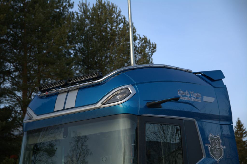 Roof Bar with side extensions DAF XG+ - RST-Steel